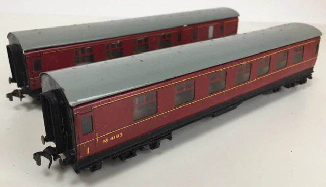 HORNBY DUBLO TRAIN D22 corridor Carriages 32023 + 32022 Maroon OO Gauge ...