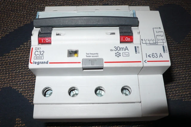 DISJONCTEUR DIFFERENTIEL 4P. 32A 30mA TYPE AC LEGRAND 411189 SORTI AUTO 406301 EUR 94,00 ...