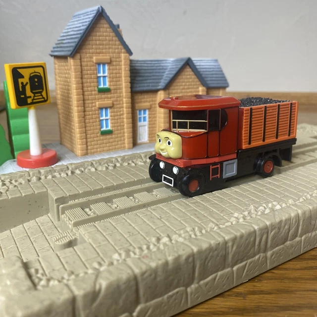 THOMAS & FRIENDS TrackMaster Elizabeth Lorry Truck Motorized Engine ...