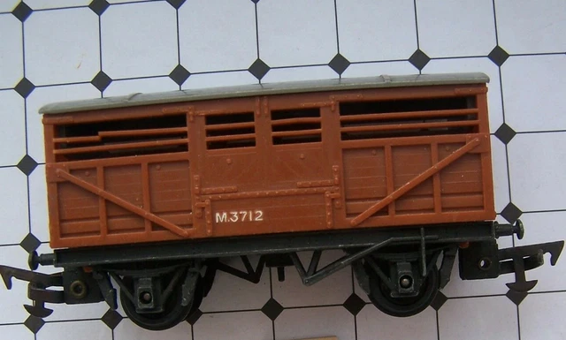 MODEL RAILWAY, TRI-ANG R122, Cattle Wagon, Oo Gauge, M 3712, Vintage ...