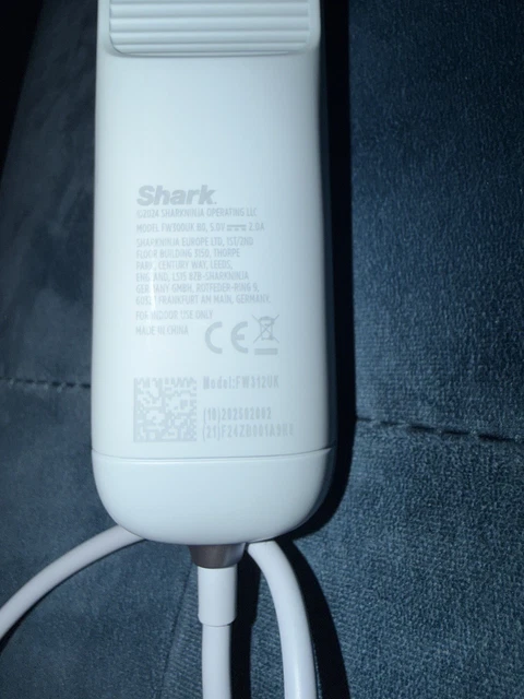 SHARK CRYOGLOW UNDER-EYE Cooling & LED Face Mask - Blue Frost £260.70 ...