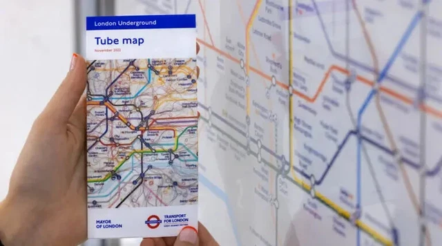 NOVEMBER 2022 LONDON Underground Tube Map NEW Elizabeth Line 1ST CLASS ...