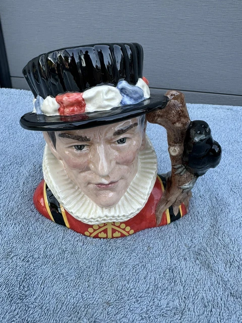 ROYAL DOULTON LARGE Character Toby Jug The Yeoman of The Guard D6873 £ ...