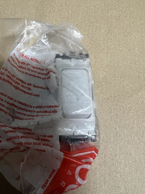 MK K4896 WHI 20a DP 1 Way Switch Grid Plus £3.79 - PicClick UK