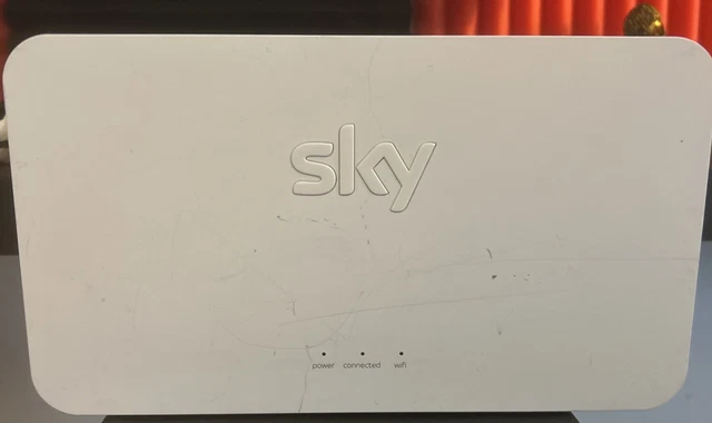 SKY Q WIRELESS Booster WiFi extender Model SE210 (Sky Broadband Booster ...