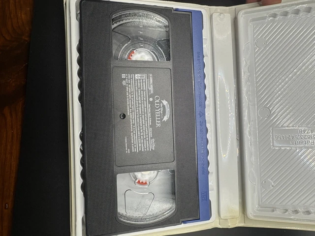 WALT DISNEY VAULT Collection OLD YELLER VHS VIDEO 2002 Clam Shell Case ...