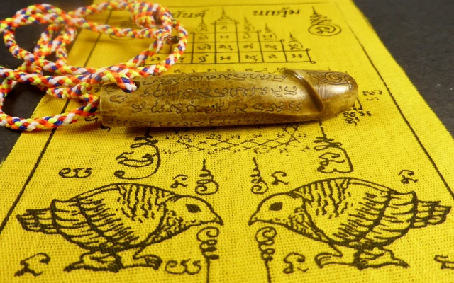 ORIGINAL SARIKA BIRDS Palad Khik Yant Amulet From Wat Bang Phra Temple ...