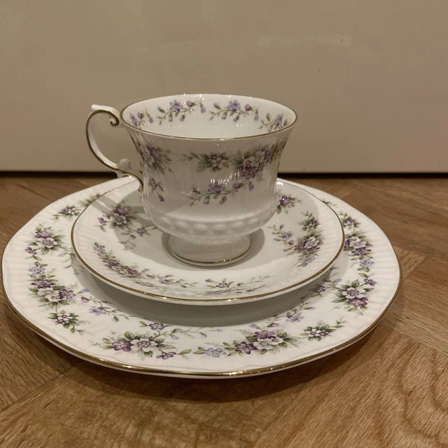 ELIZABETHAN CHANTILLY TRIO Tea Cup Saucer And Sandwich Plate Fine Bone ...
