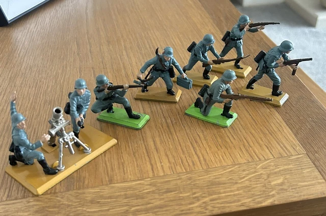 BRITAINS DEETAIL TOY soldiers WW2 German Including Motor Team £8.01 ...