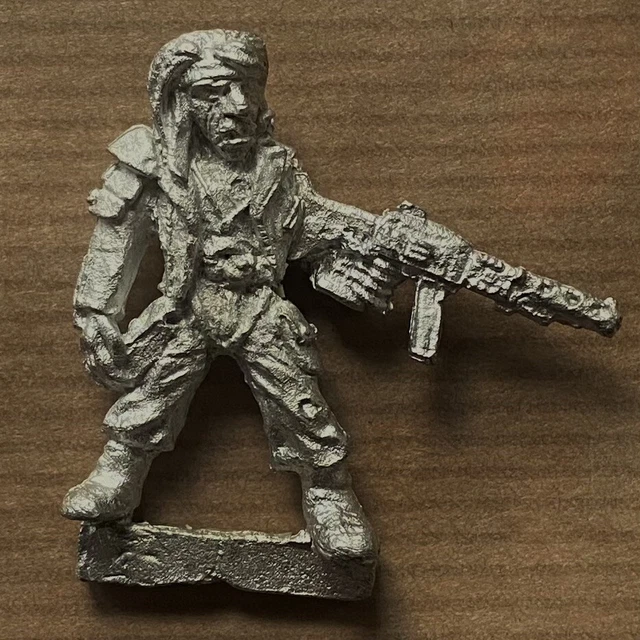 ULTRA RARO INEDITO John Blanche Ganger Necromunda Confrontation 40k EUR ...