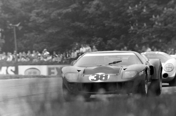PAUL HAWKINS, FORD GT40 Sports Car 1968 Racing Old Photo 5 EUR 7,36 ...