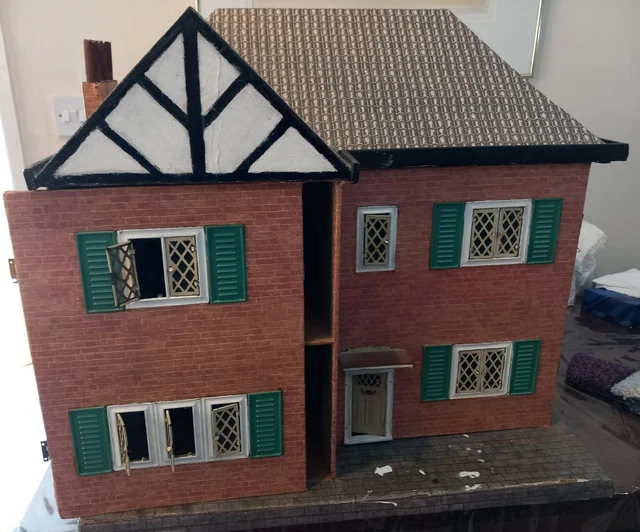 VINTAGE LARGE 1950S Tri-ang Tudor Wooden Doll House 7 Room Layout £52. ...