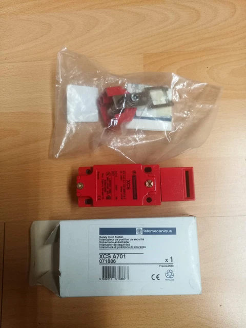 TELEMECANIQUE XCS A701 Sicherheits-Endschalter 071886 + XCS-Z03-unused ...