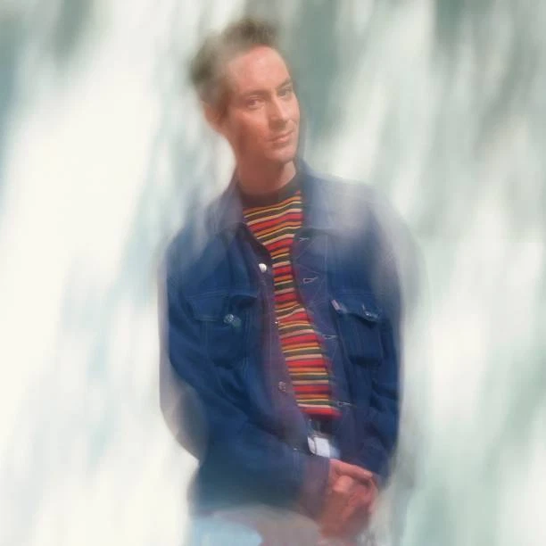 SCOTTISH MUSICIAN RODDY Frame Aztec Camera, poses for a June 1990 - Old ...