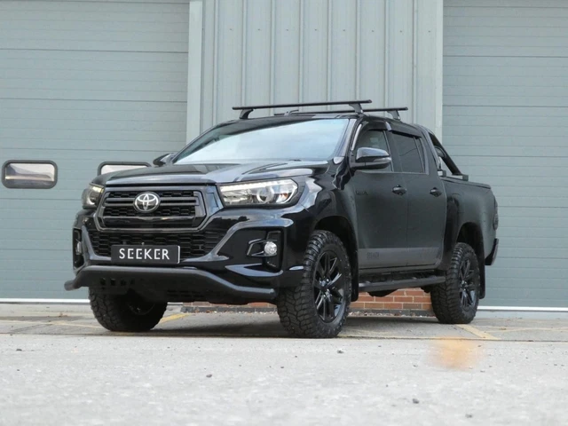 2020 TOYOTA HILUX Invincible X AUTO WITH rear load cover fitted in ...