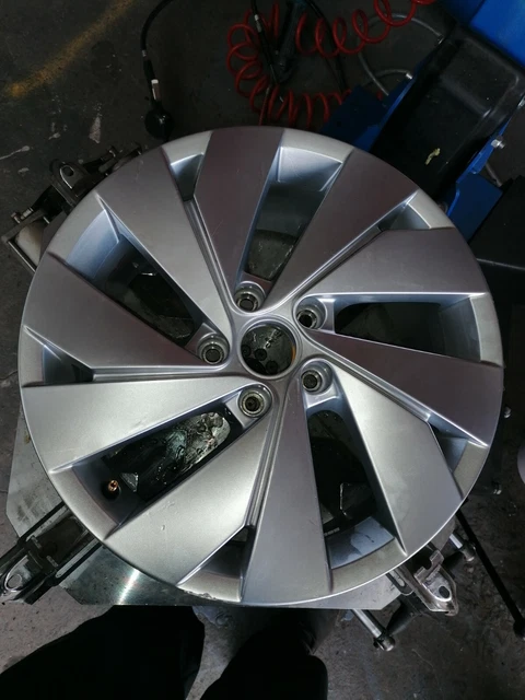 Genuine Volkswagen Vw Golf 8 R Line Gte Gti Gtd 17 Alloy Wheel Rim