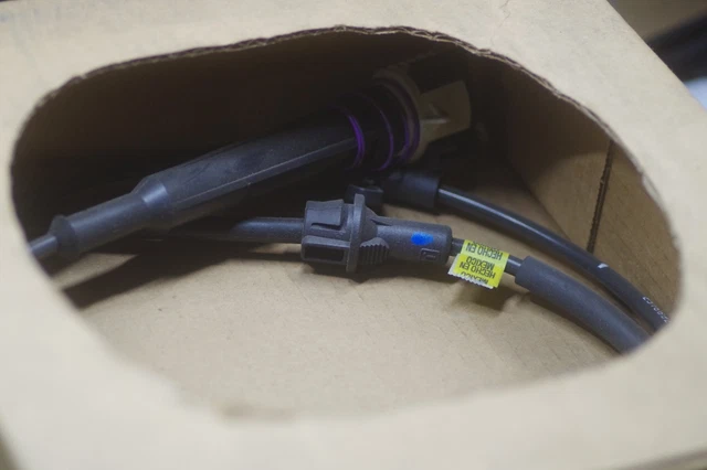 GM GENUINE PARTS Auto Trans Gear Shifter Cable 23166827 NEW IN BOX! $55 ...