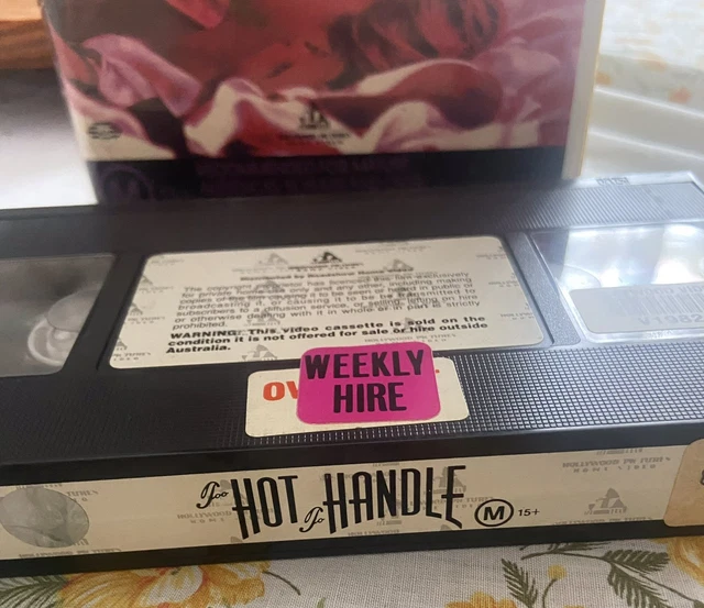 TOO HOT TO HANDLE VHS Ex Rental Clam Shell 1993 Kim Basinger Alec ...