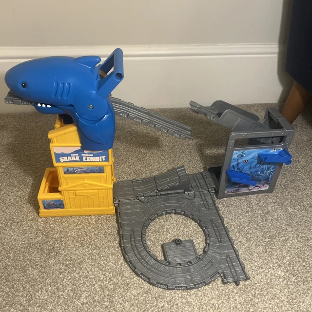 THOMAS THE TANK Take N Play Sodor Aquarium Shark Exhibit Play Set ...