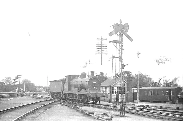 CASSERLEY NEGATIVE 35MM SR 31593 AT FAVERSHAM STATION 1/4/1953 £3.99 ...