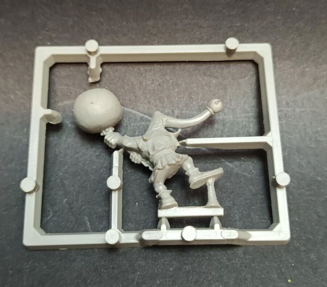 WARHAMMER FANTASY / Talisman Night Goblin Fanatic In Sprue - Atelier de ...