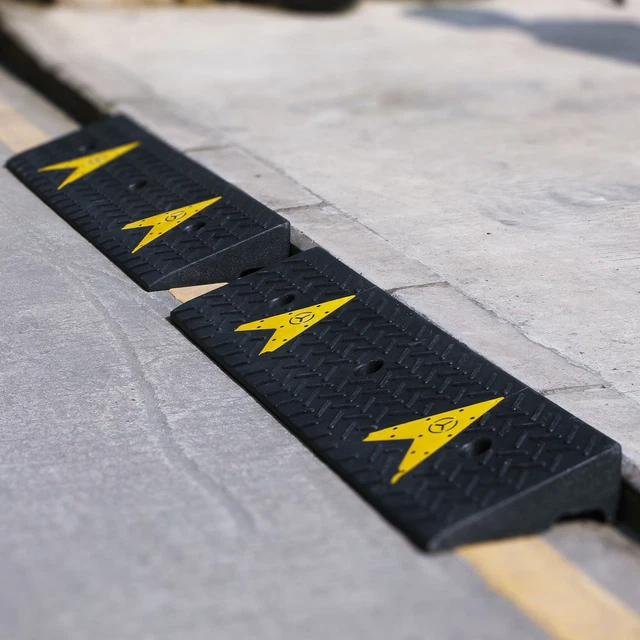 BORDSTEINRAMPE LXBXH: 1000X250X90 mm 2 Stück Set schwarz Gummi ...