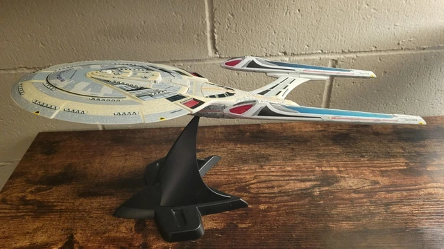 STAR TREK STARSHIP Legends - U.S.S Enterprise E (Lights & Sounds Work ...
