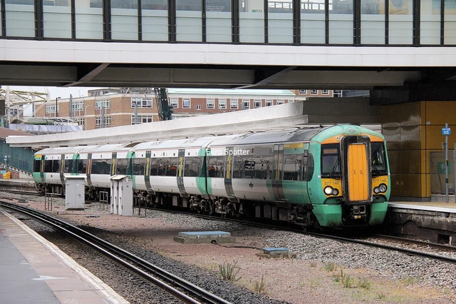 B198 35MM SLIDE Southern Class 377 377146 @ East Croydon £4.40 ...