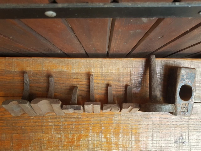 LOT ANCIEN OUTIL ancienne forge fer forgé masse forgeron tas tasseau ...