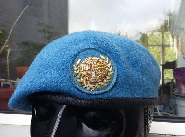BRITISH ARMY UN UNITED NATIONS OFFICERS BLUE BERET +cap Badge Peace ...