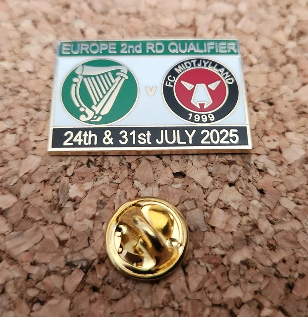 HIBERNIAN VS FC Midtjylland 2025 Badge £5.99 - PicClick UK