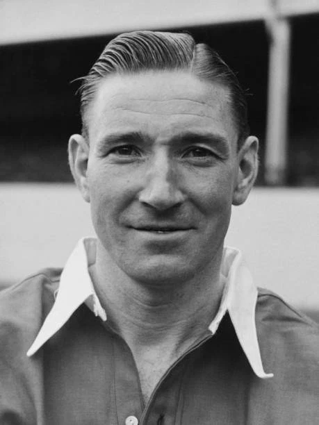 JIMMY LOGIE FROM Scotland and Forward for Arsenal Football C - 1952 Old ...