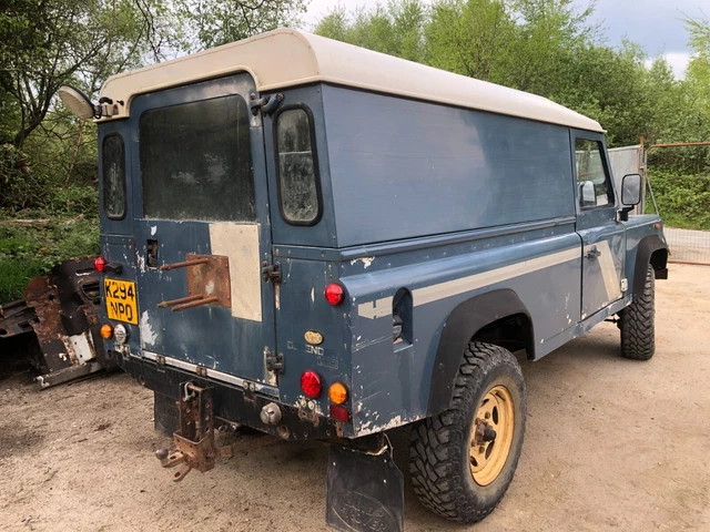 LAND ROVER DEFENDER - 110 smooth roof with plain van sides £380.00 ...