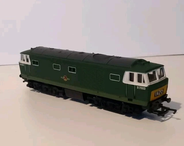 HORNBY BR CLASS 35 Hymek D7063 Diesel Locomotive OO Gauge £7.50 ...