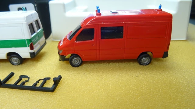 FALLER CAR-SYSTEM 2X MB-Sprinter, Polizei+Feuerwehr, z.T. mit ...