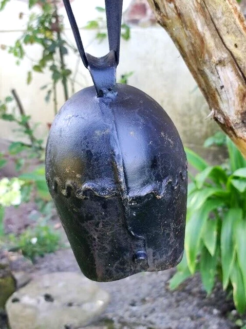 ANCIENNE CLOCHE A Vache En Laiton Martele Avec Son Collier French Cow Bell EUR 40,00 - PicClick IT