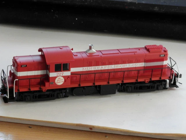 ATLAS RS1 LOCOMOTIVE- Minneapolis and St Louis livery HO scale £40.00 ...