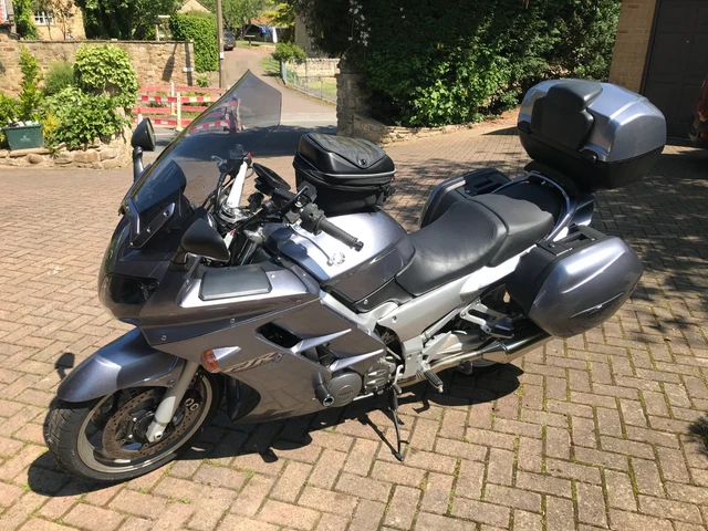 YAMAHA FJR 1300 with full panniers, GIVI tank bag heated grips 12 ...