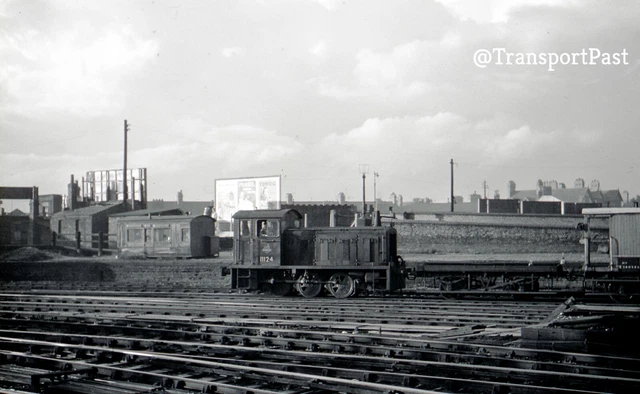 BRITISH RAILWAYS LOCO 11124 - 35mm Photographic Slide c/w copyright £2. ...