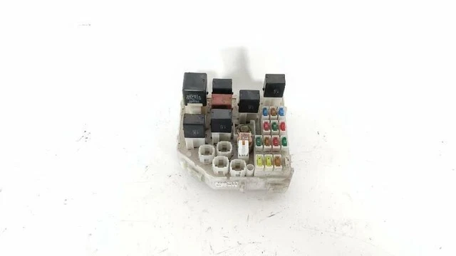 MODULE DE BOITE a fusibles pour TOYOTA RAV 4 85kw Diesel 2003 1CDFTV ... MODULE DE BOITE a fusibles pour TOYOTA RAV 4 85kw Diesel 2003 1CDFTV ...