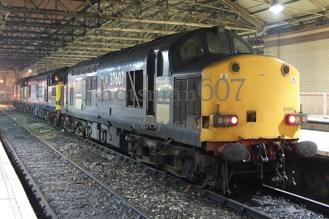 CLASS 37 37607 in early DRS with 37059 & 37601 at Crewe, night shot £0. ...