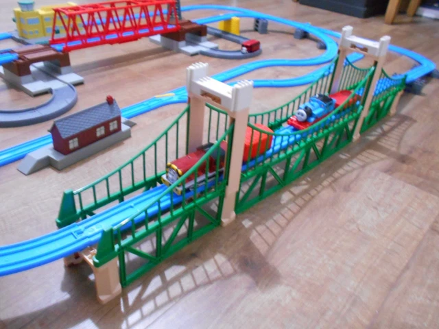 TOMY TRACKMASTER THOMAS the tank engine train set 3ft suspension bridge ...