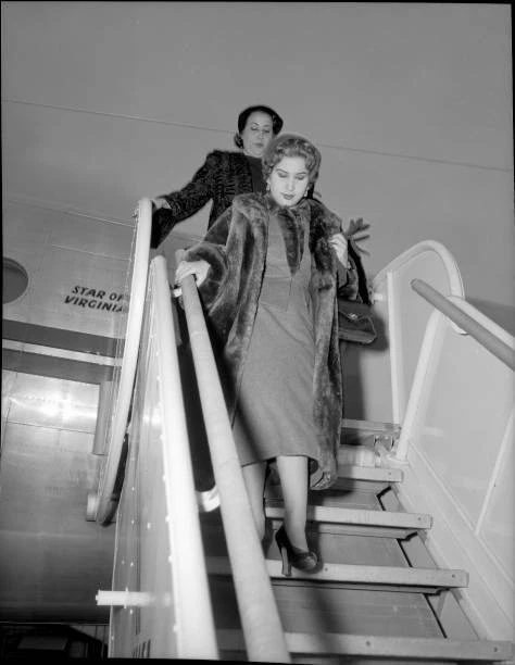 FORMER QUEEN OF Egypt Nariman Sadiq arrives in Zurich Kloten 1953 - Old ...