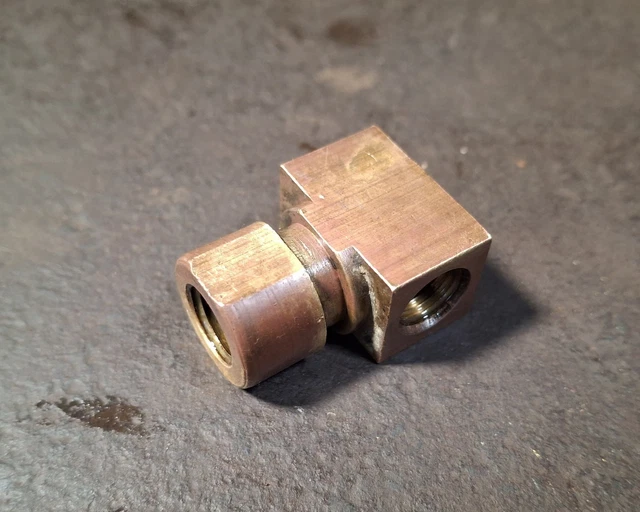 HOLDEN HD HR rear brake line splitter diff axle housing brass connector ...