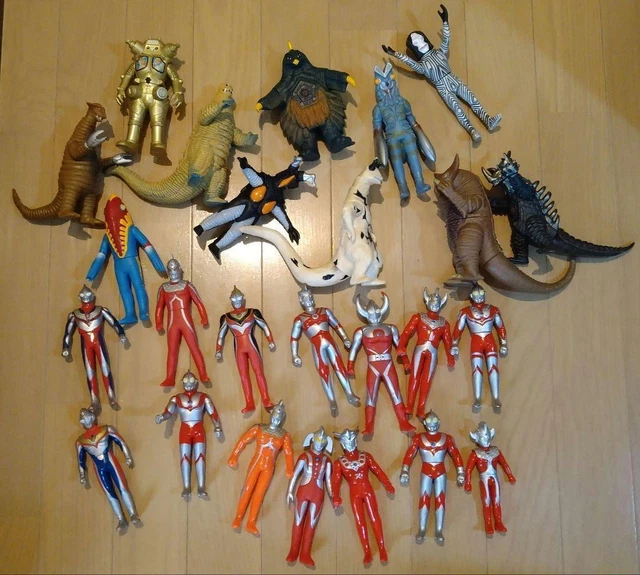 ULTRAMAN FIGURA VINILE morbido Ultra Kaiju Alien Baltan Zetton Dada ...
