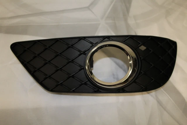 GENUINE MERCEDES-BENZ W204 C-Class RH Front Bumper Foglamp Grille ...
