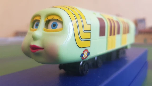 BACHMANN UNDERGROUND ERNIE Circle Line Train power car for spares (runs ...
