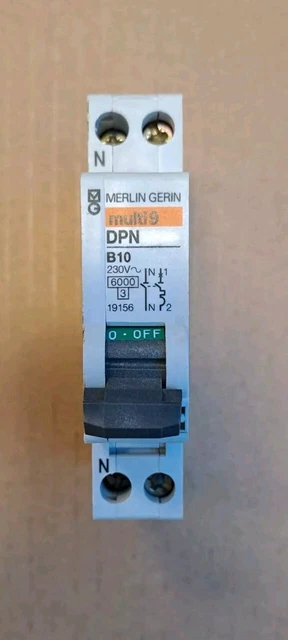 INTERRUTTORE MAGNETOTERMICO 1P+N 10A Curva B 230V 6kA 19156 Merlin ...