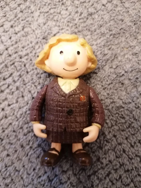 POSTMAN PAT DR Sylvia Gilbertson Figure 4" high Fits In Morgan car £12. ...