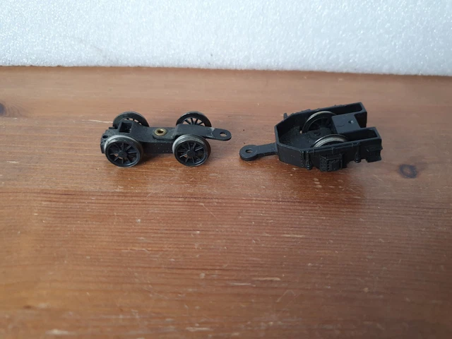 HORNBY LNER A1 A3 A4 Flying Scotsman Mallard bogie and pony truck £12. ...